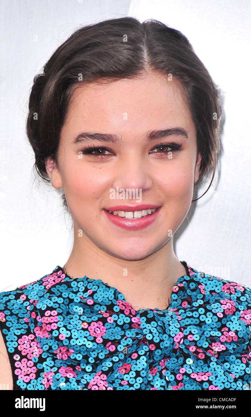 Hailee Steinfeld at arrivals for THE DARK KNIGHT RISES Premiere, AMC ...