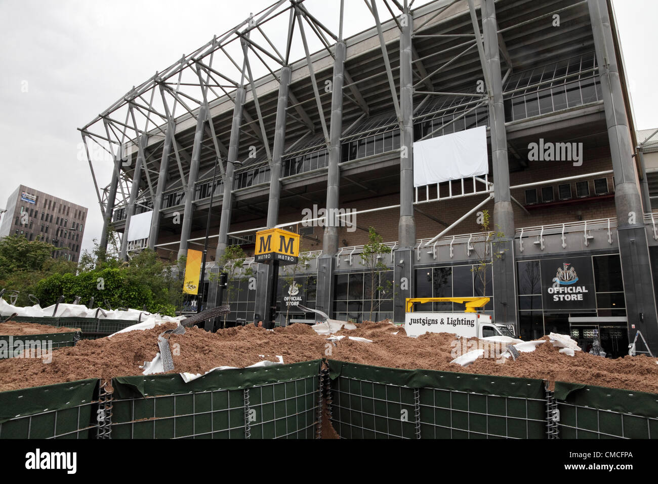 Sports direct stadium hi-res stock photography and images - Alamy