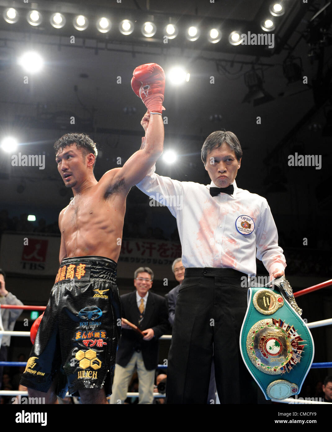 Akinori Watanabe, MARCH 27, 2012 - Boxing : Akinori Watanabe has his ...