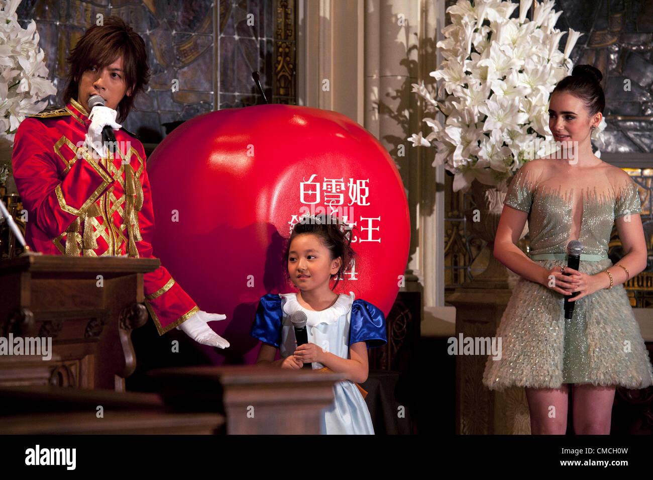 July 18, 2012, Tokyo, Japan – (L-R) The Japanese actor Daigo, the child ...