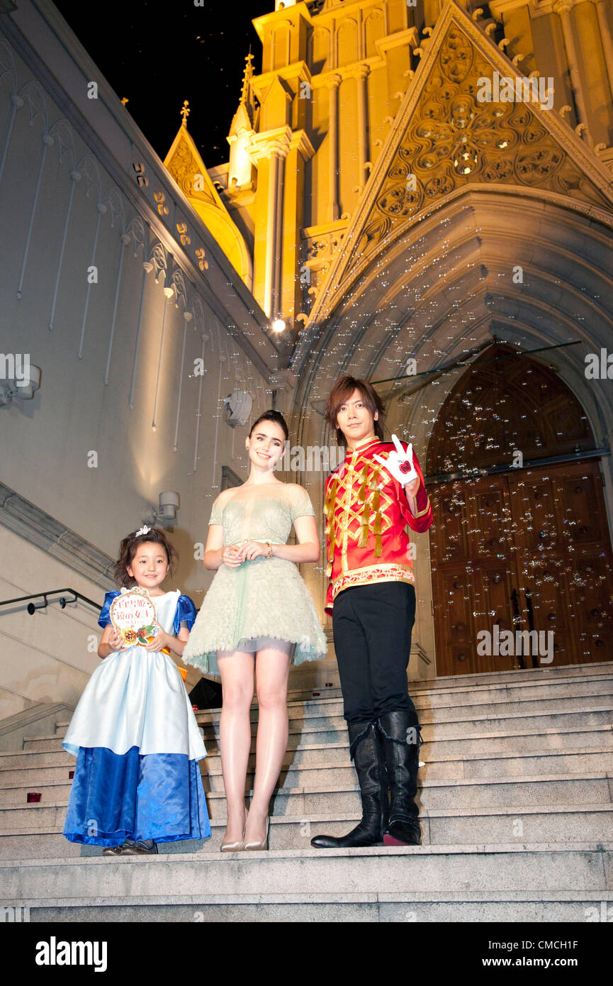 Mirror mirror film lily collins hi-res stock photography and images - Alamy