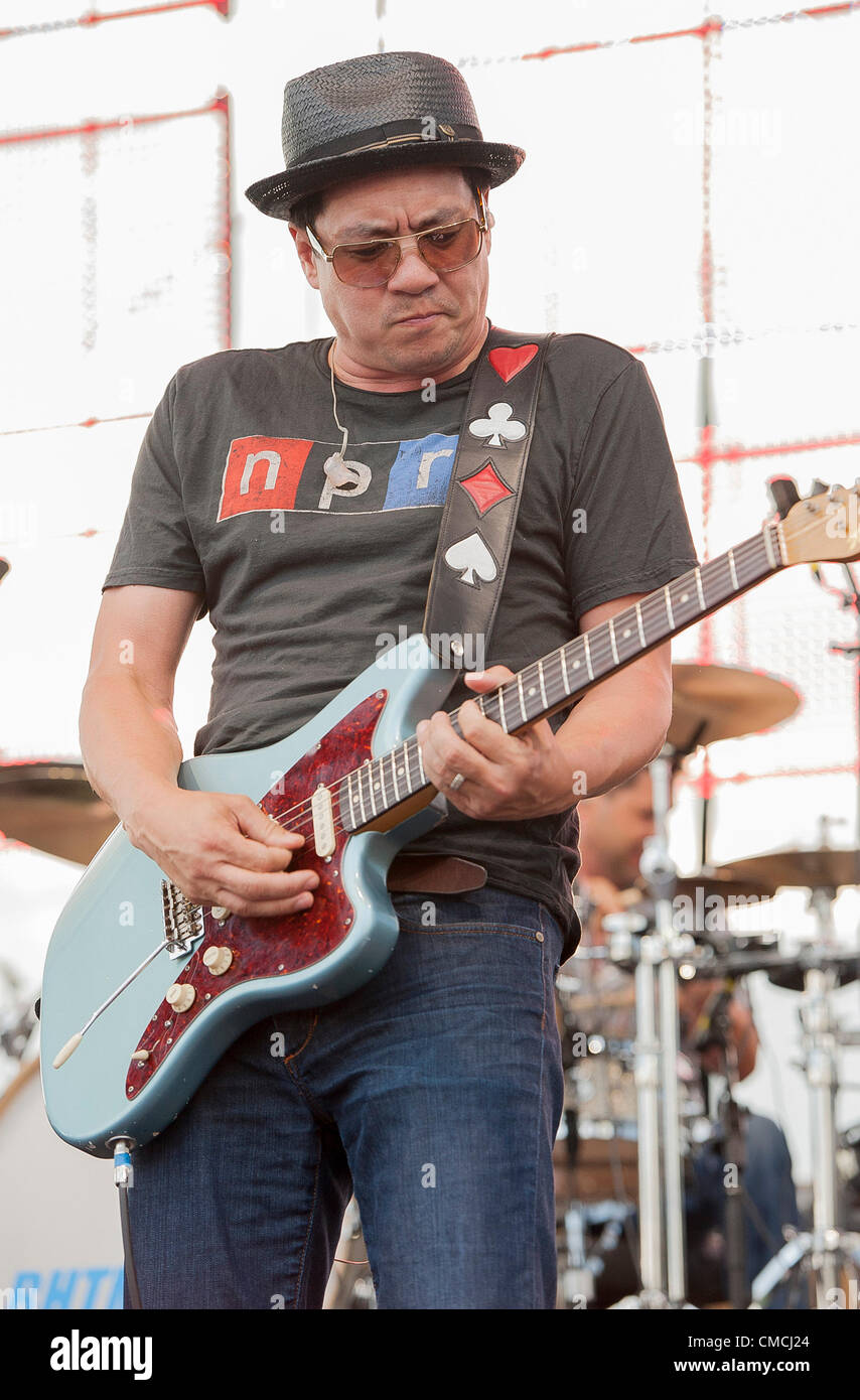 Big head todd and the monsters band hi-res stock photography and images ...