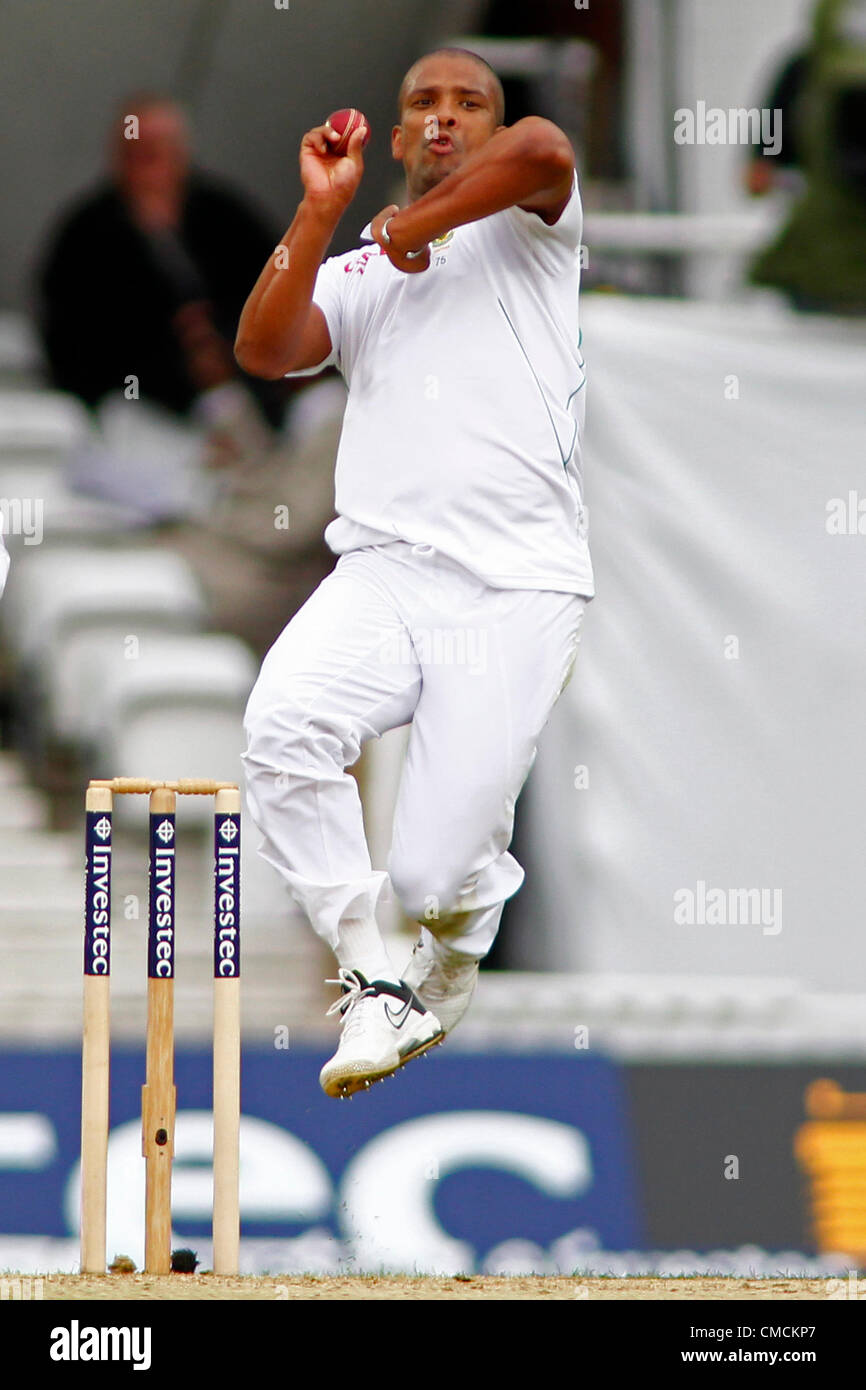 UK. 19/07/2012 London, England. South Africa's Vernon Philander bowling ...