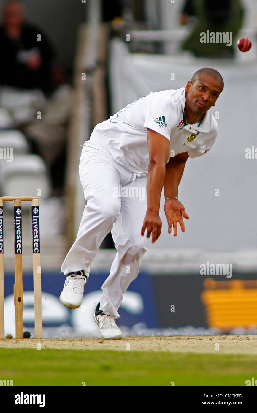 UK. 19/07/2012 London, England. South Africa's Vernon Philander bowling ...