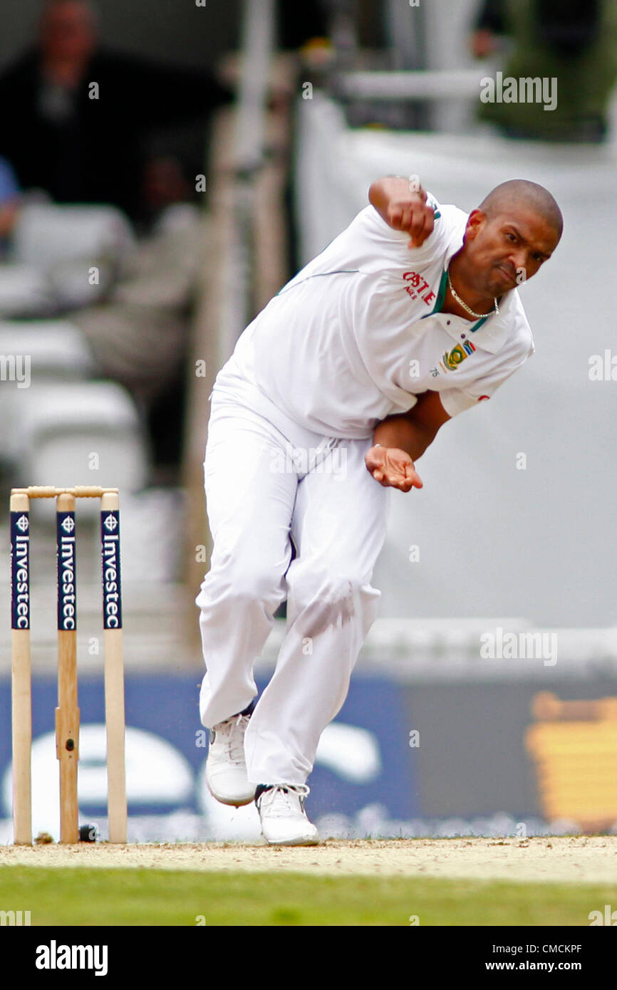 UK. 19/07/2012 London, England. South Africa's Vernon Philander bowling ...