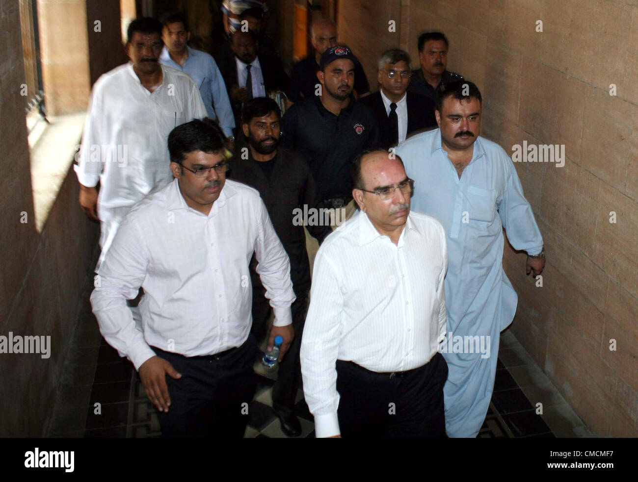 Malik Riaz comes out after the hearing case of land corruption at High ...