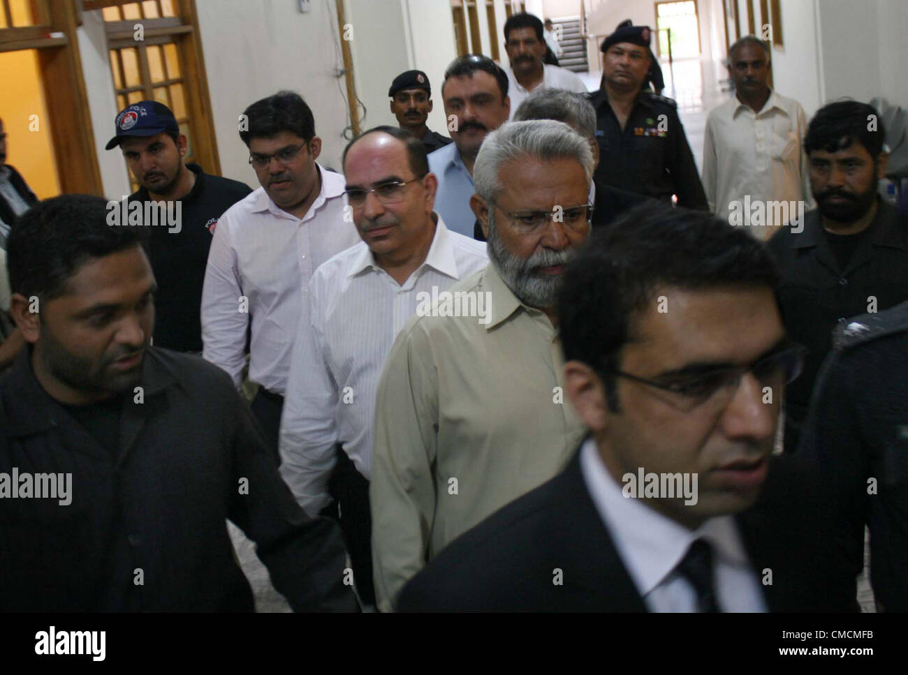 Malik Riaz comes out after the hearing case of land corruption at High ...