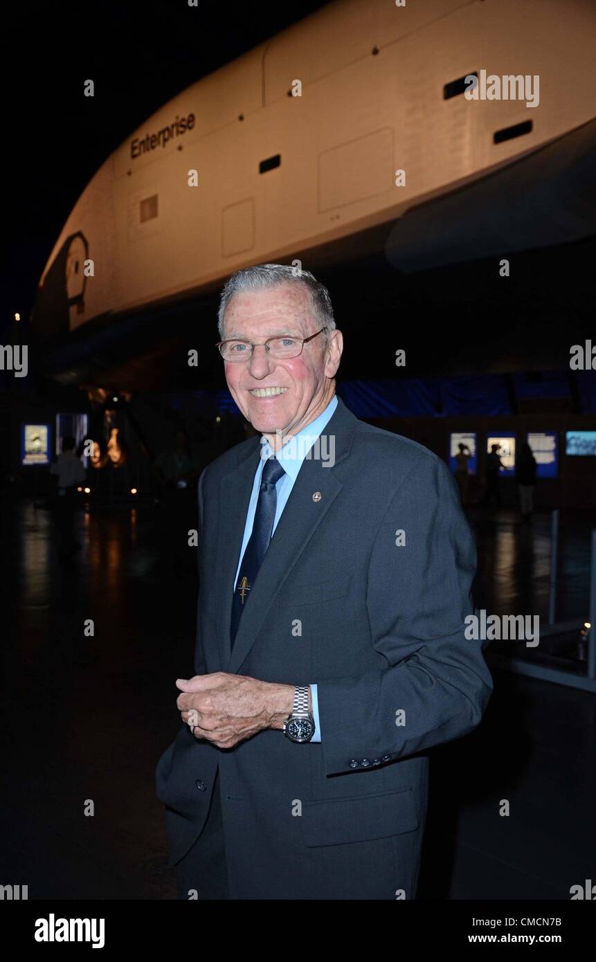 Joe engle hi-res stock photography and images - Alamy