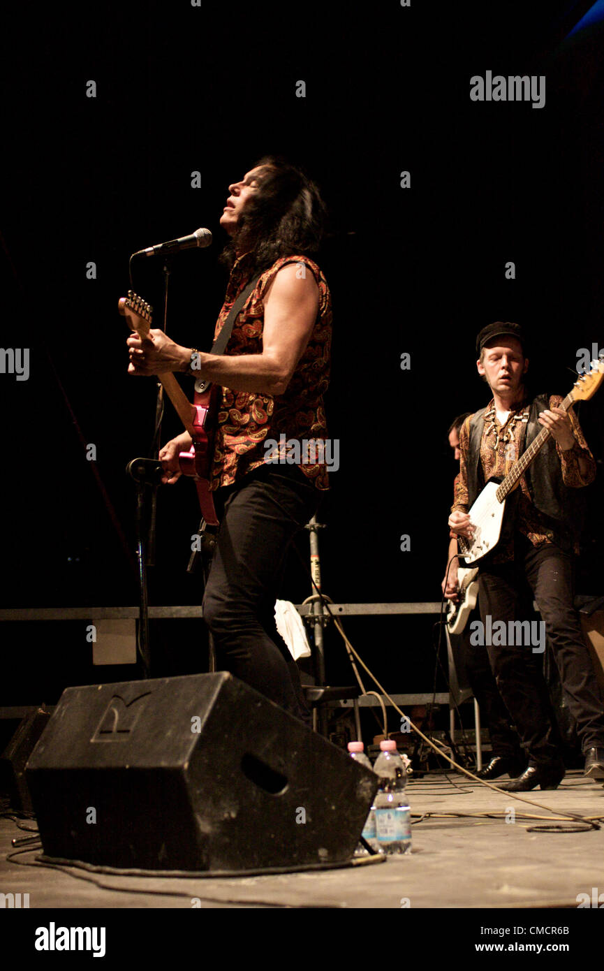 Fuzztones hi-res stock photography and images - Alamy