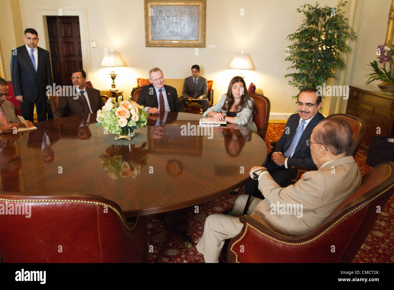 H e lt general shaikh rashed bin abdulla al khalifa hi-res stock ...