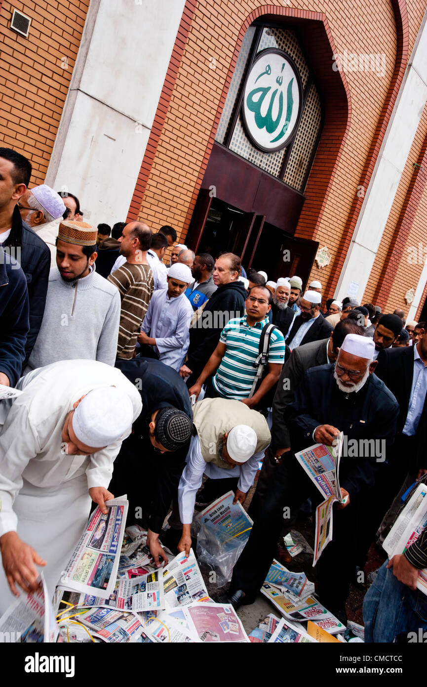 Arabic newspapers hi-res stock photography and images - Alamy