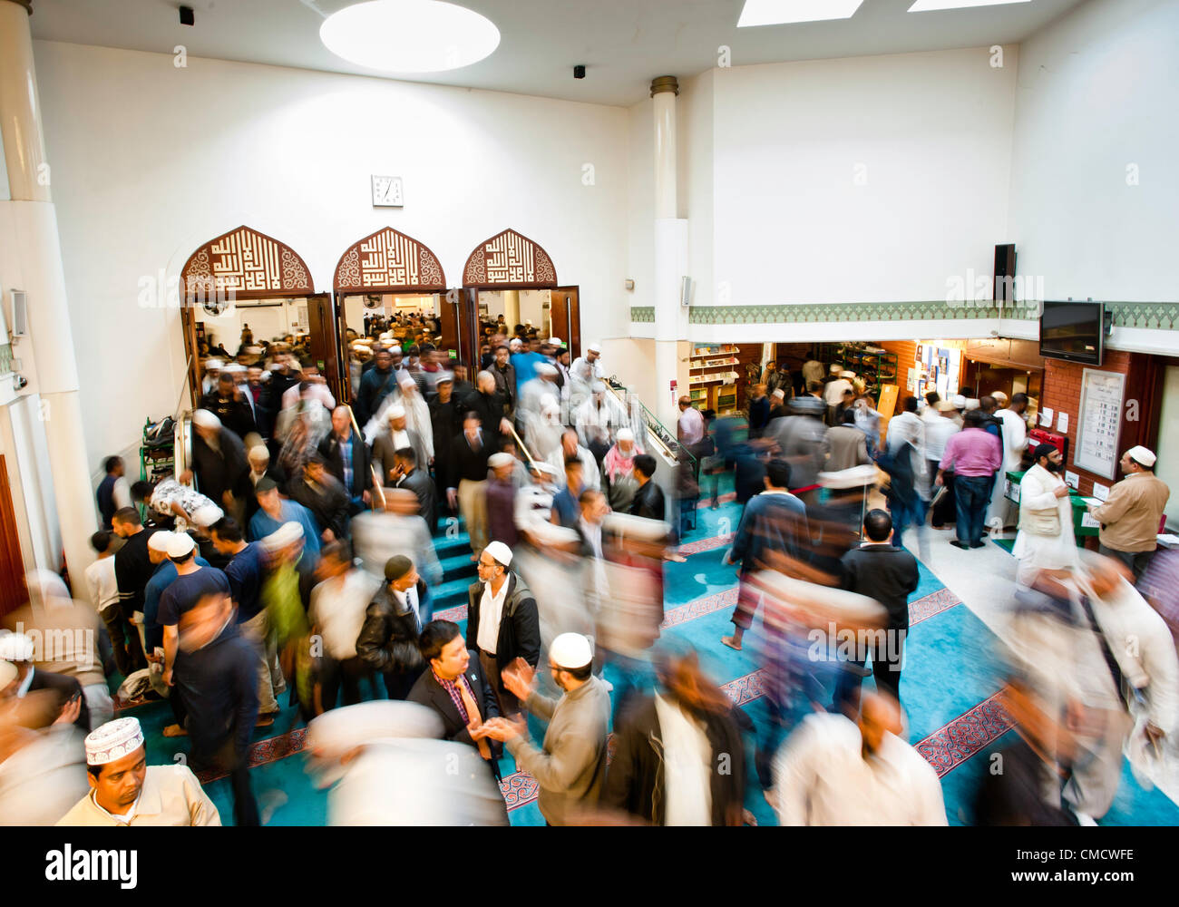 Ramadan At East London Mosque High Resolution Stock Photography and ...