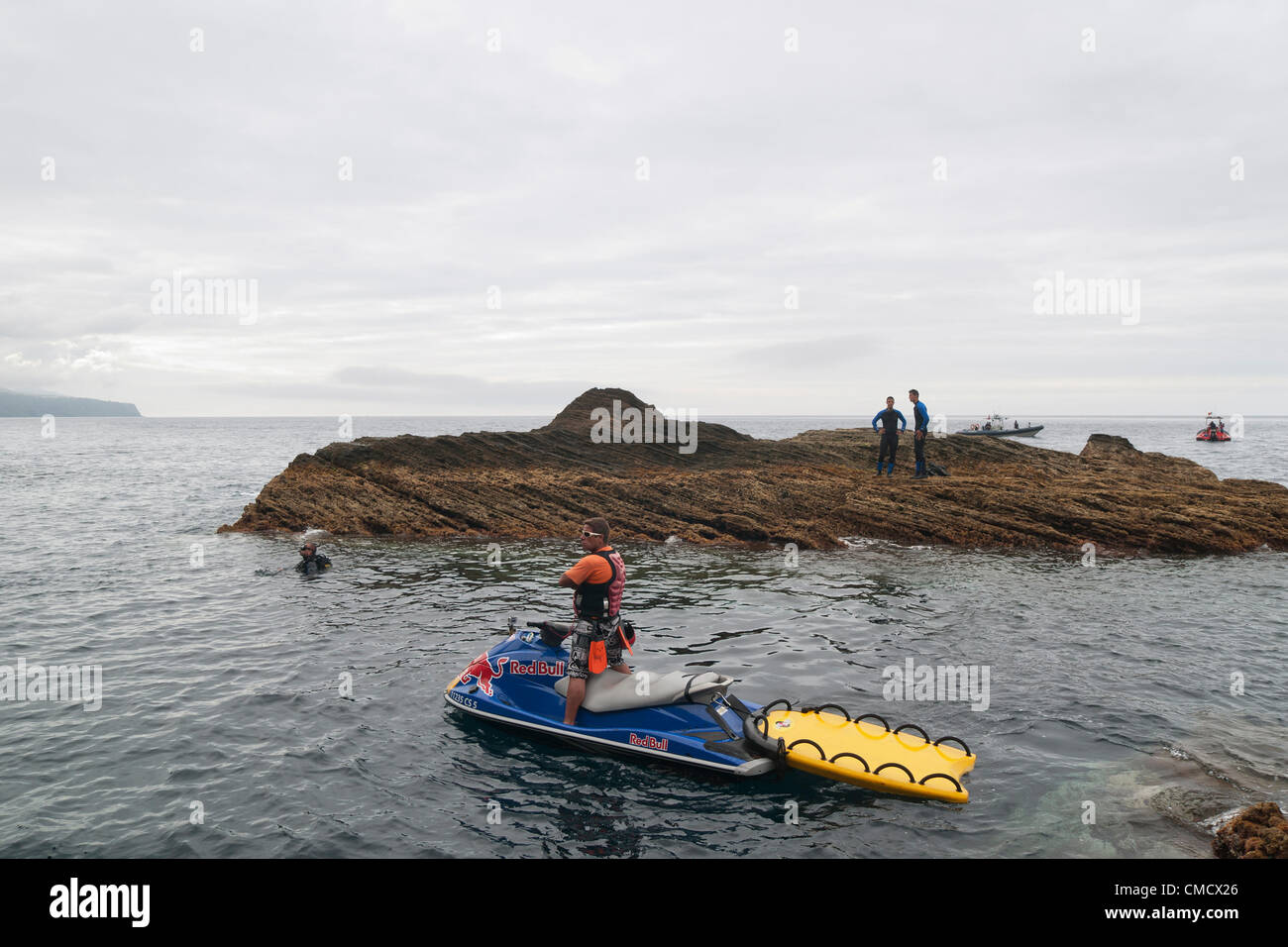 Elite divers train off a 28‑metre cliff platform on Vila Franca Islet ...