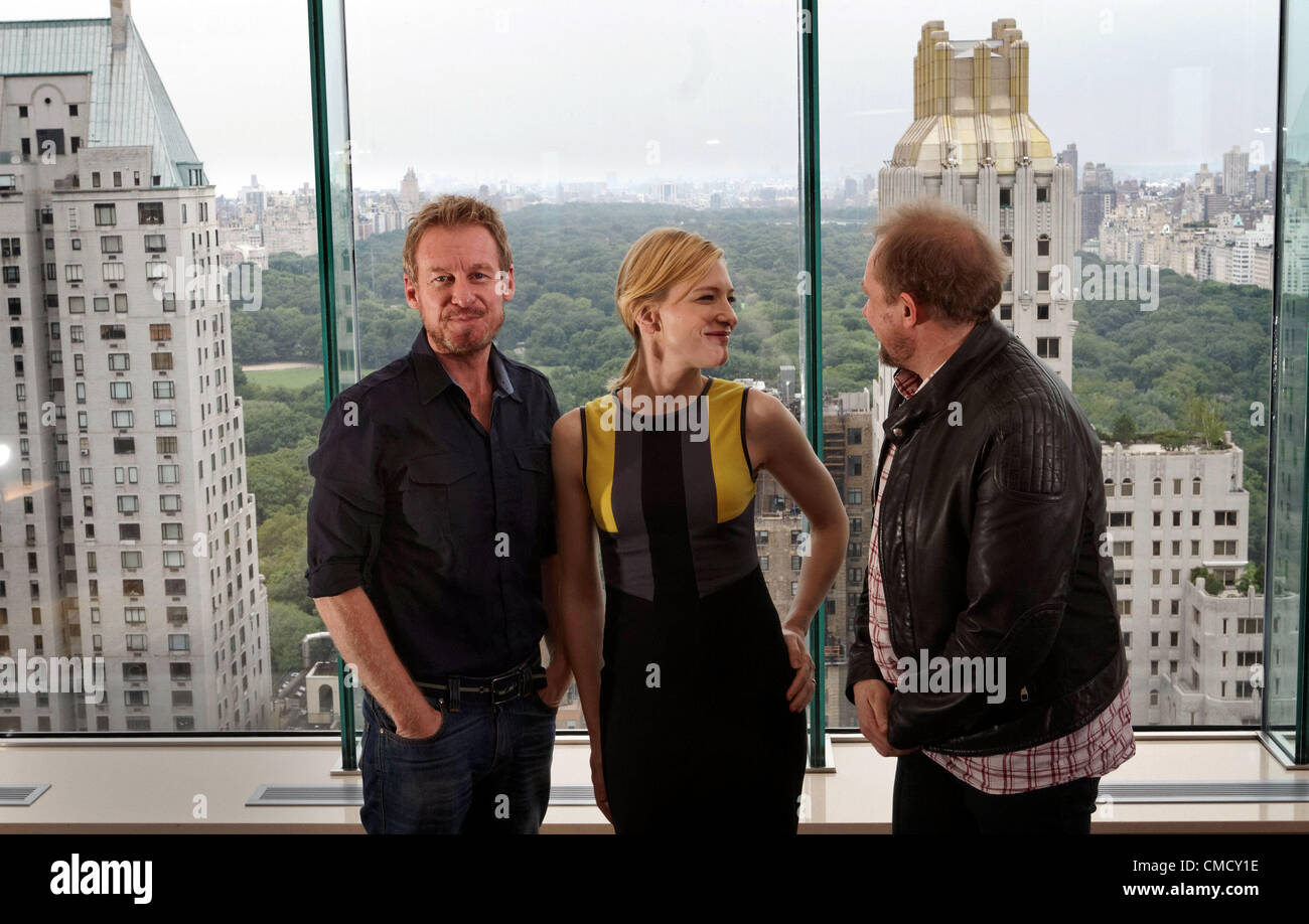 Australian actors Richard Roxburgh (L) and Cate Blanchett will star in ...