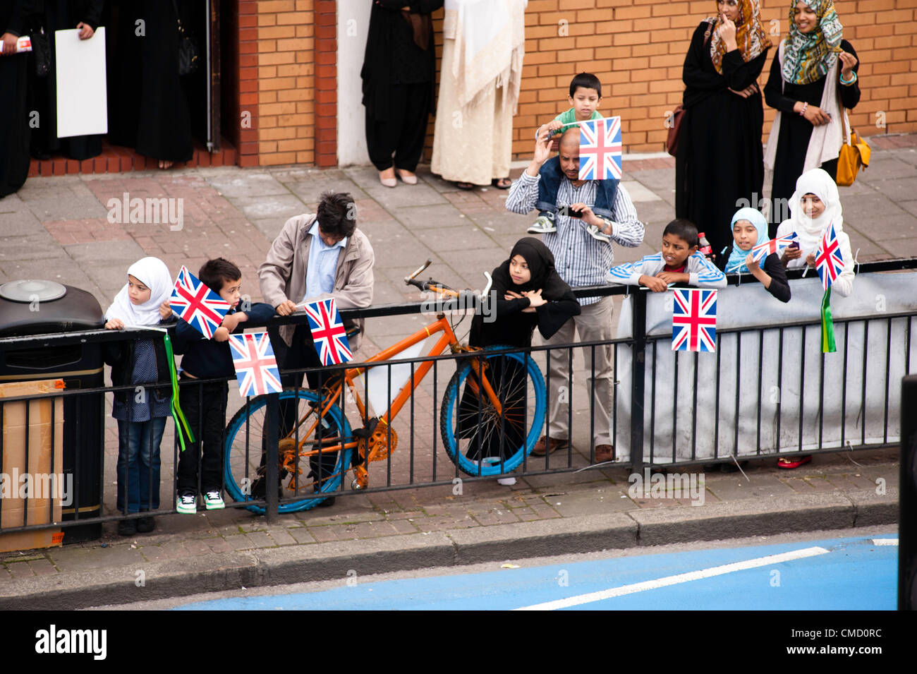London muslim family hi-res stock photography and images - Alamy
