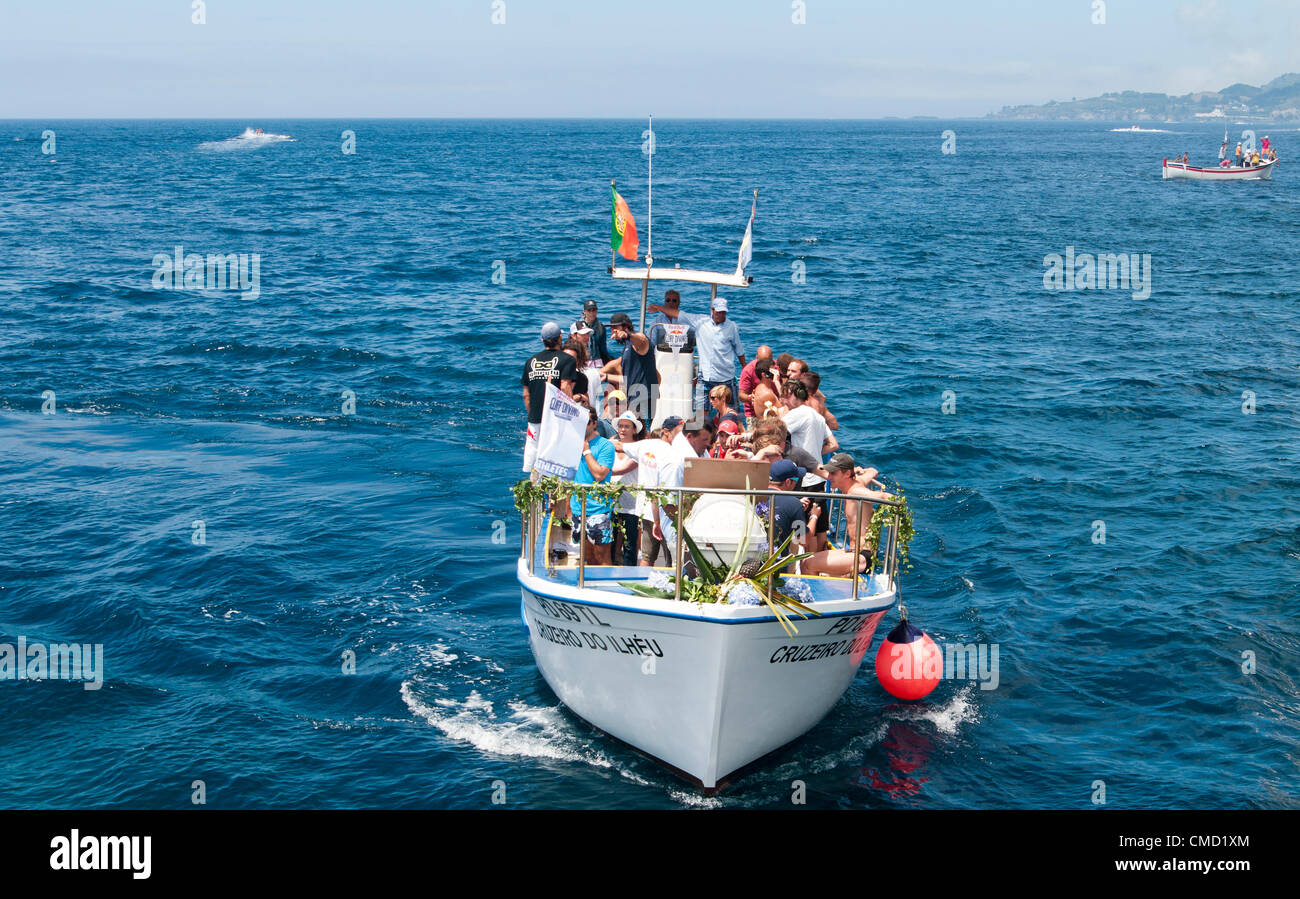 Redbullcliffdiving hi-res stock photography and images - Alamy