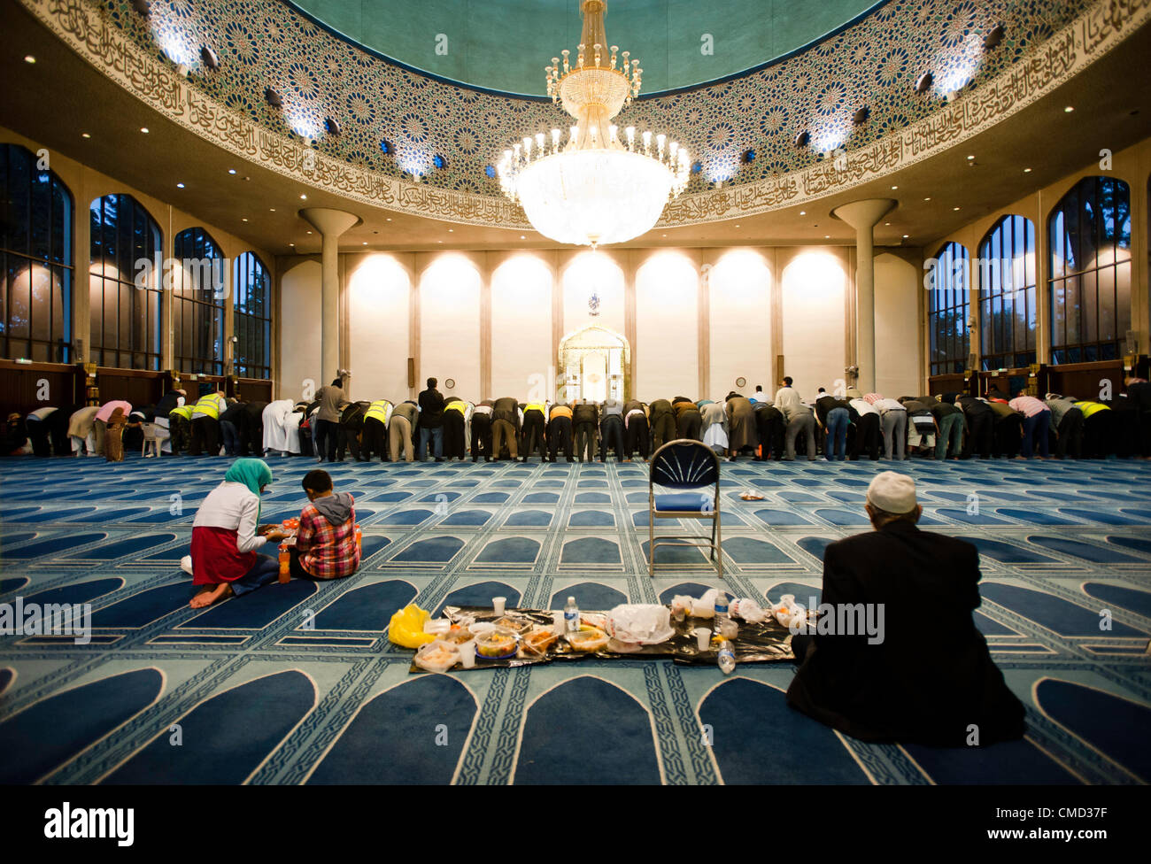 Muslim man praying during ramadan hi-res stock photography and images ...
