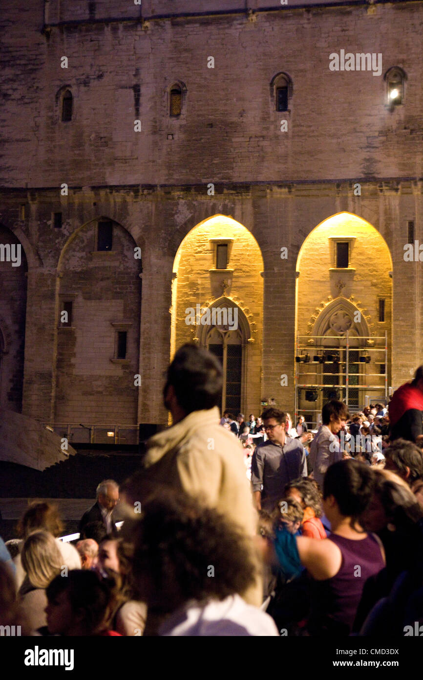 Avignon theatre festival shows hi-res stock photography and images - Alamy