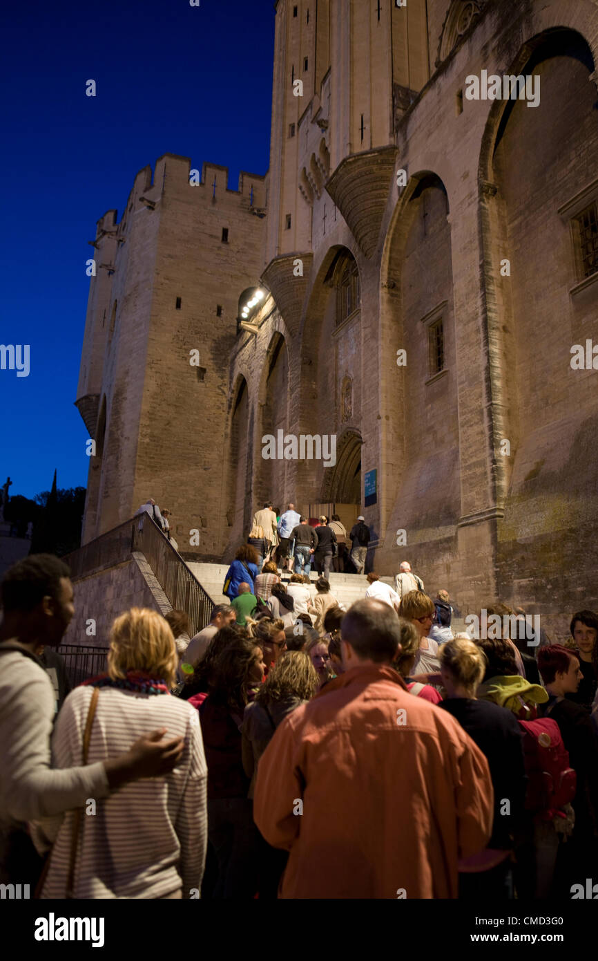 Avignon theatre festival shows hi-res stock photography and images - Alamy