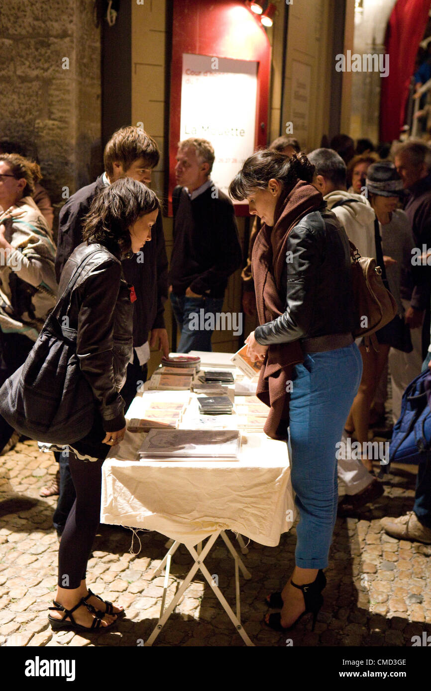 Avignon theatre festival shows hi-res stock photography and images - Alamy