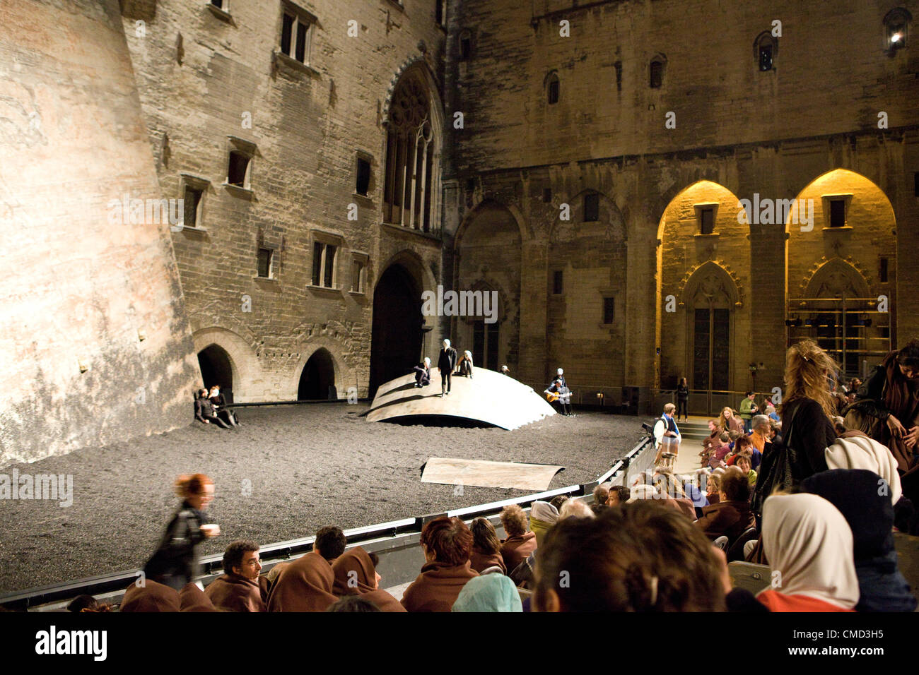 Avignon theatre festival shows hi-res stock photography and images - Alamy