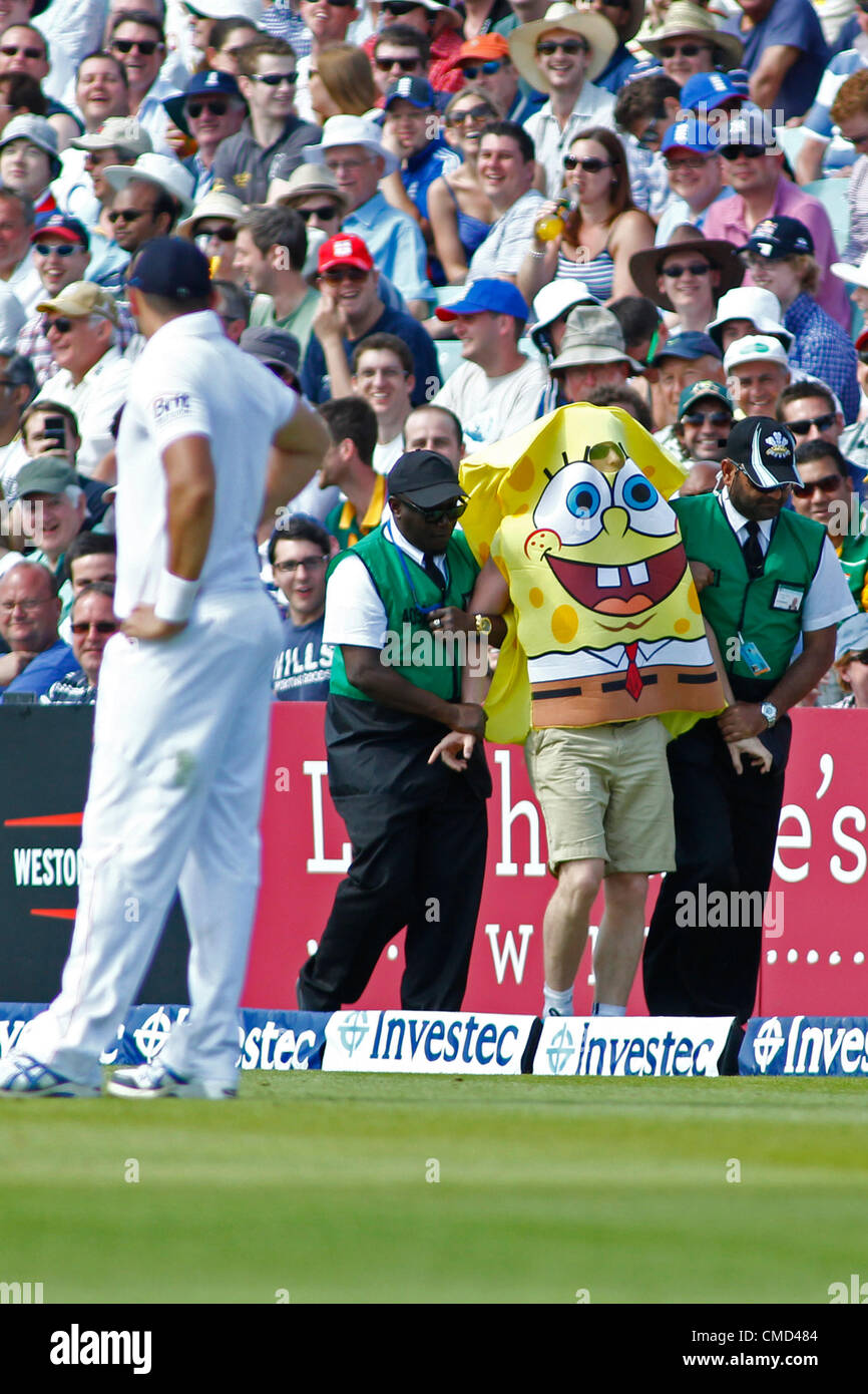 Cricket spectator fancy dress hi-res stock photography and images - Alamy