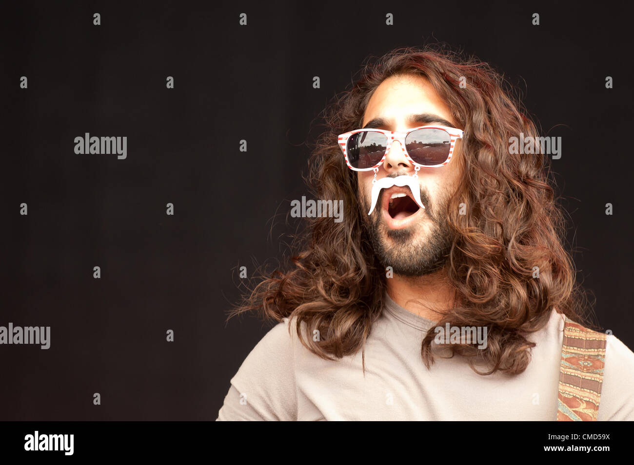 Giant sunglasses hi-res stock photography and images - Alamy