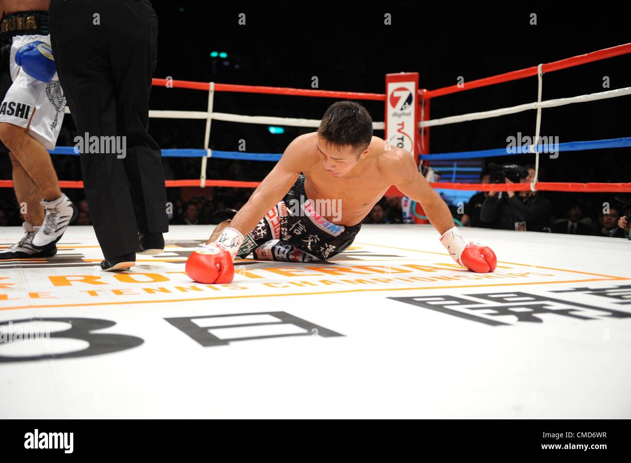 Takashi Uchiyama (JPN), JANUARY 31, 2011 - Boxing : Takashi Uchiyama of ...
