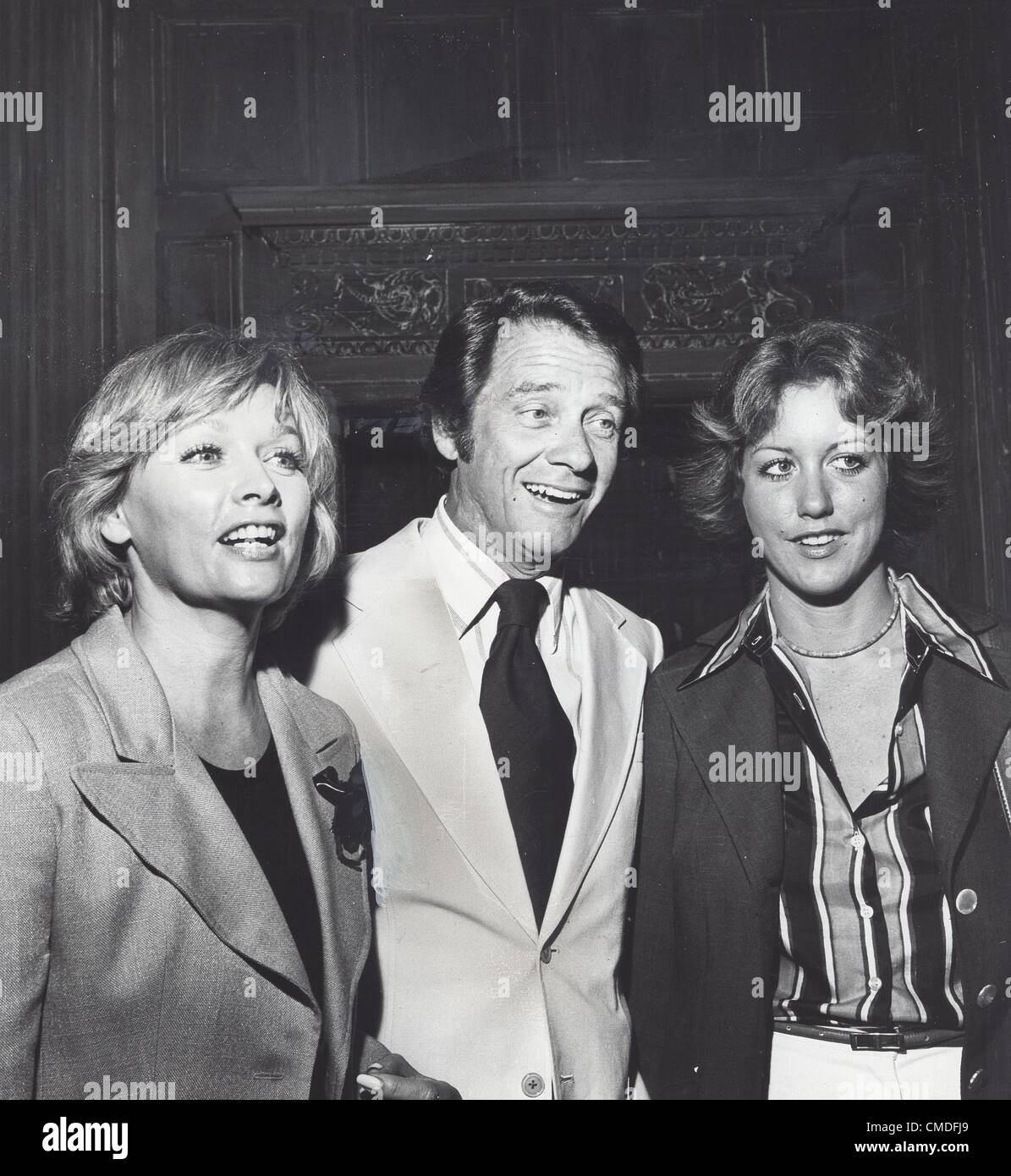 RICHARD CRENNA with his wife Penni Sweeney and daughter Seana Crenna ... RICHARD CRENNA with his wife Penni Sweeney and daughter Seana Crenna ...