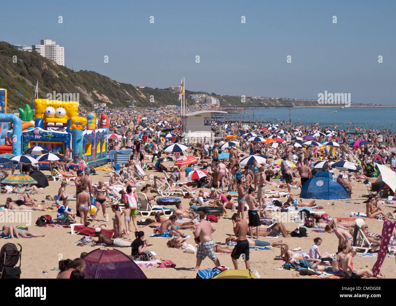 Bournemouth, East Beach, people enjoying the hot summer weather, Dorset ...