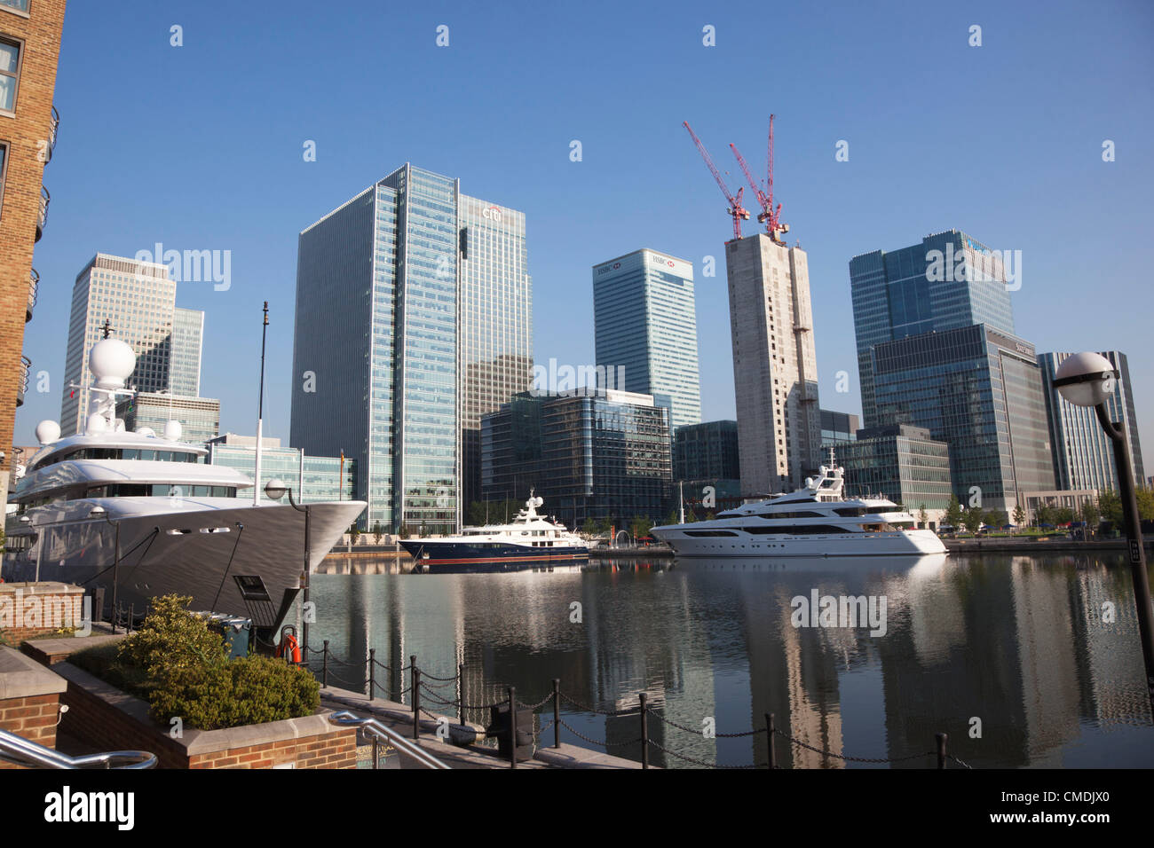 Yacht seanna canary wharf hi-res stock photography and images - Alamy