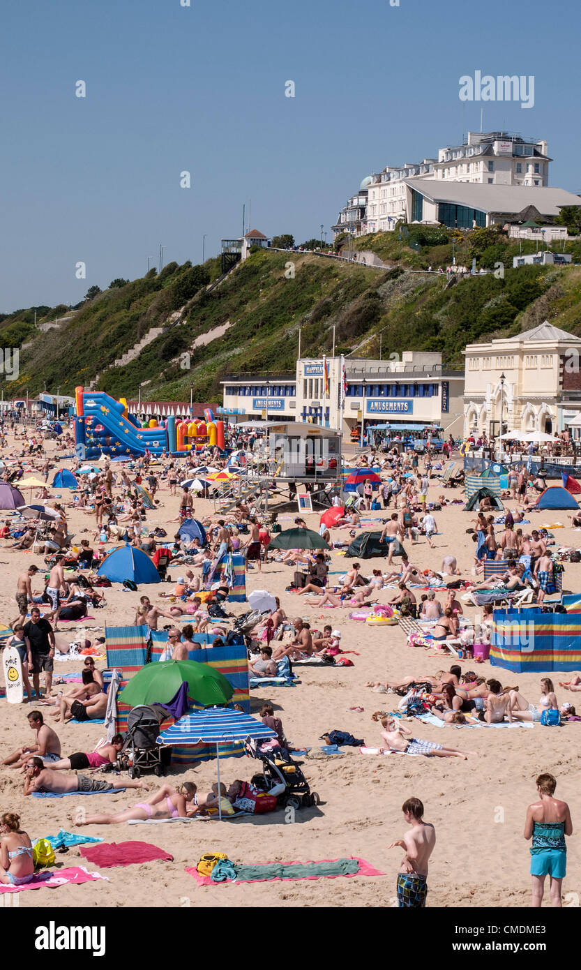 Bournemouth, People enjoying summer weather on West Beach, Dorset ...