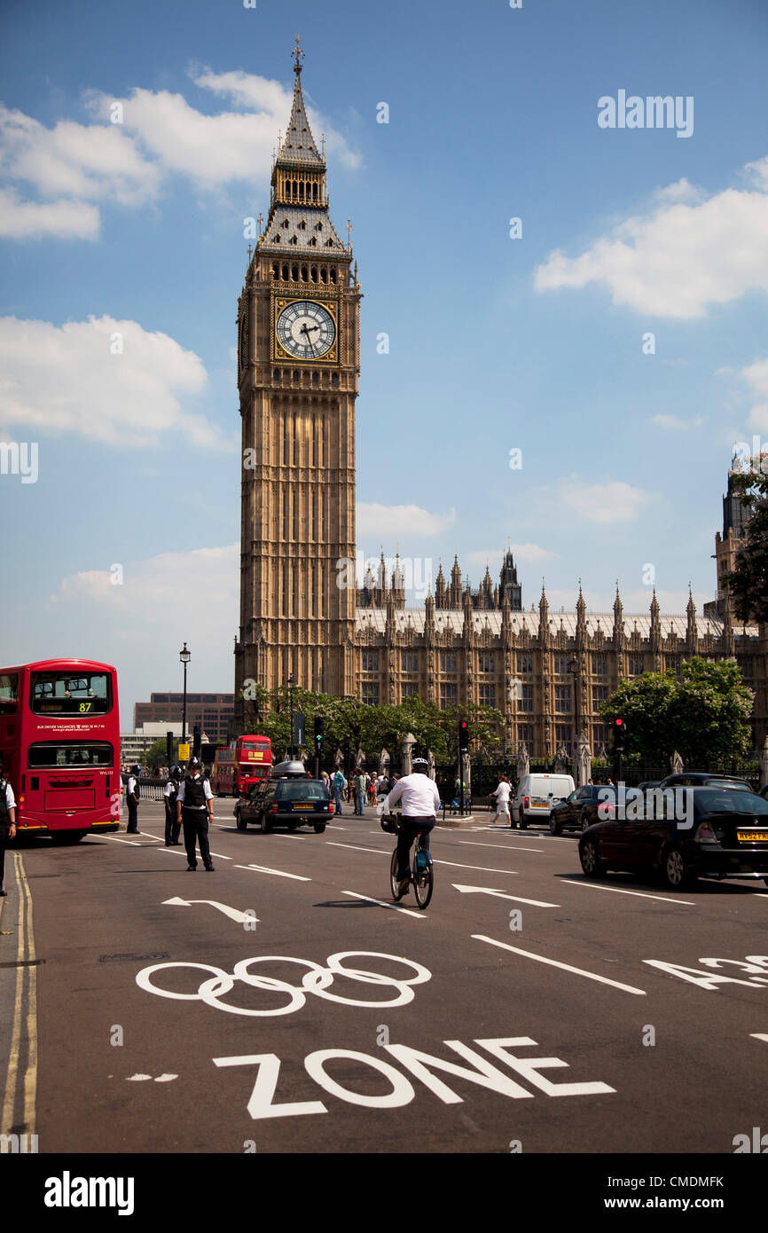 News transport square hi-res stock photography and images - Alamy