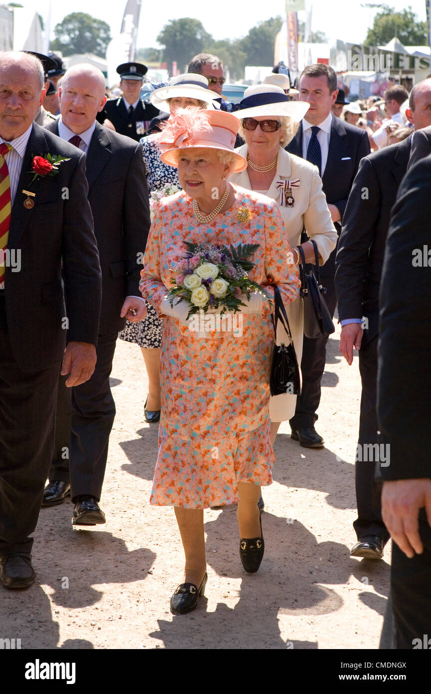 The queen visiting the new forest show hi-res stock photography and ...
