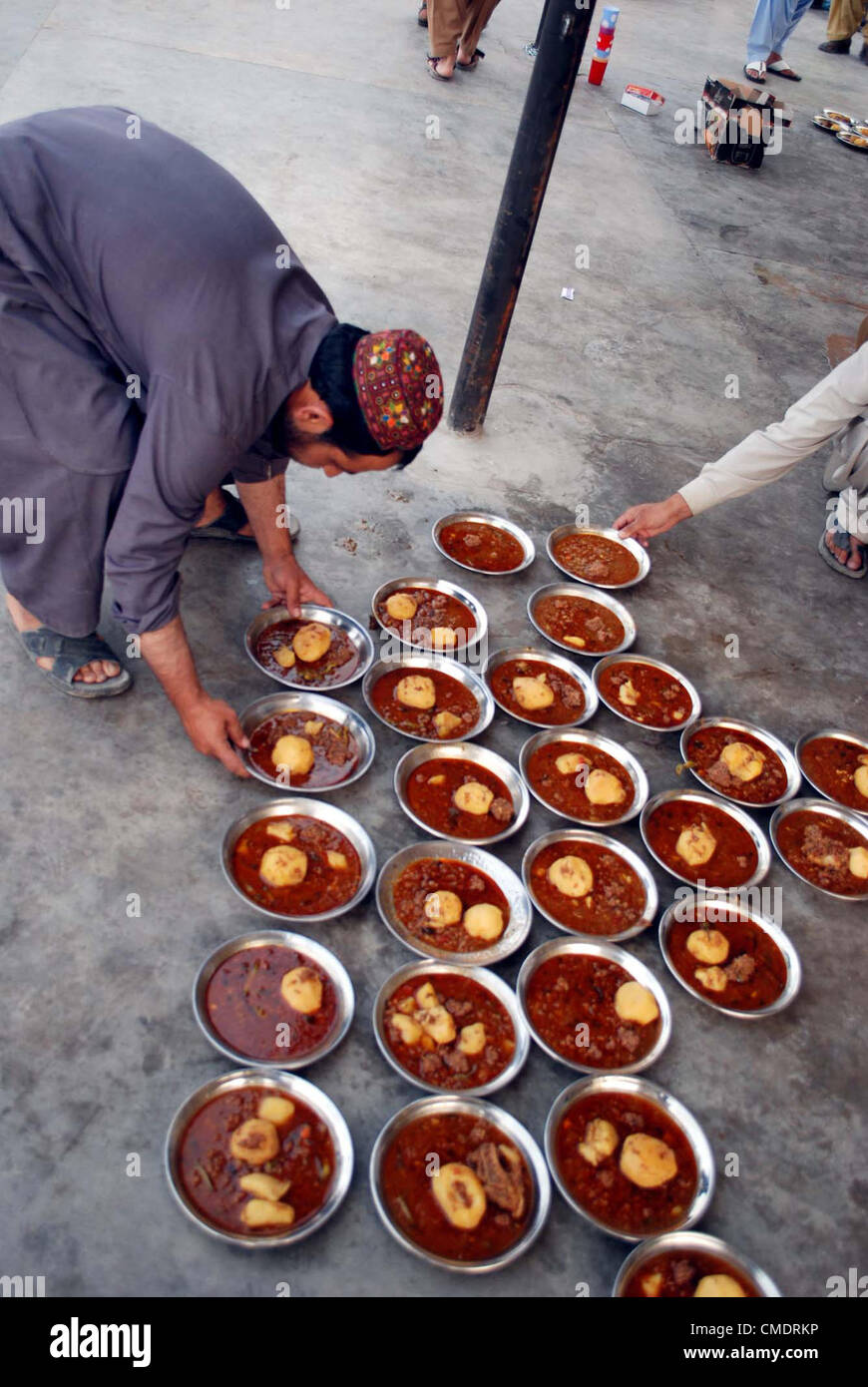 People prepare Iftari (breaking fast meal) for worshippers at Sadabahar ...