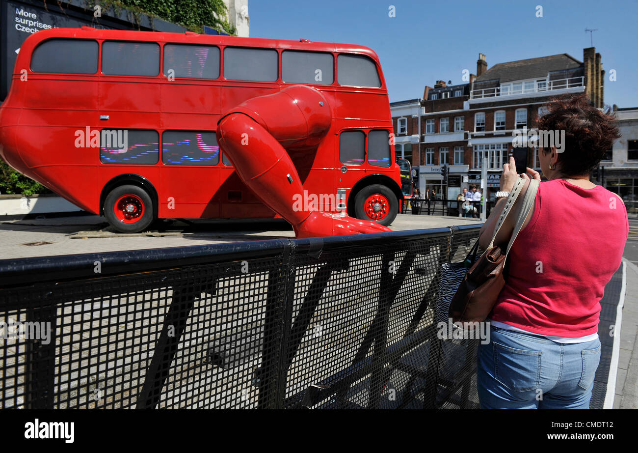 A British double-decker bus turned into an athlete doing push-ups in ...