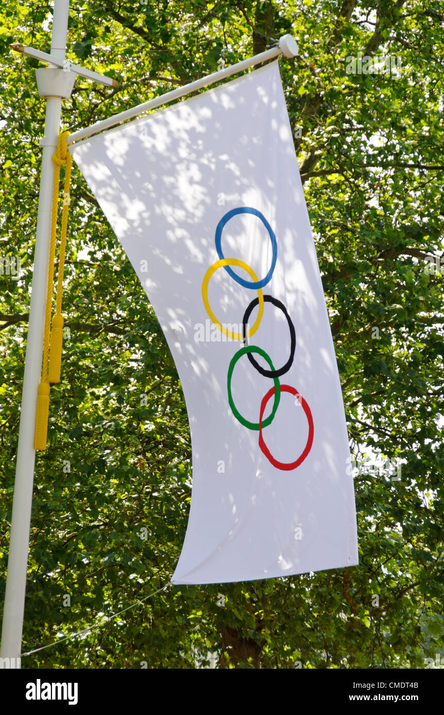 Olympic ceremony with flags hi-res stock photography and images - Alamy