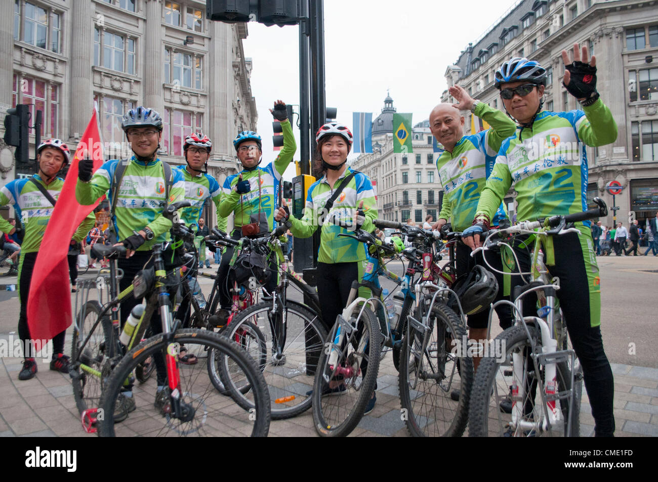 London, UK. 27/07/12. A group of Chinese cyclists arrive in Oxford ...