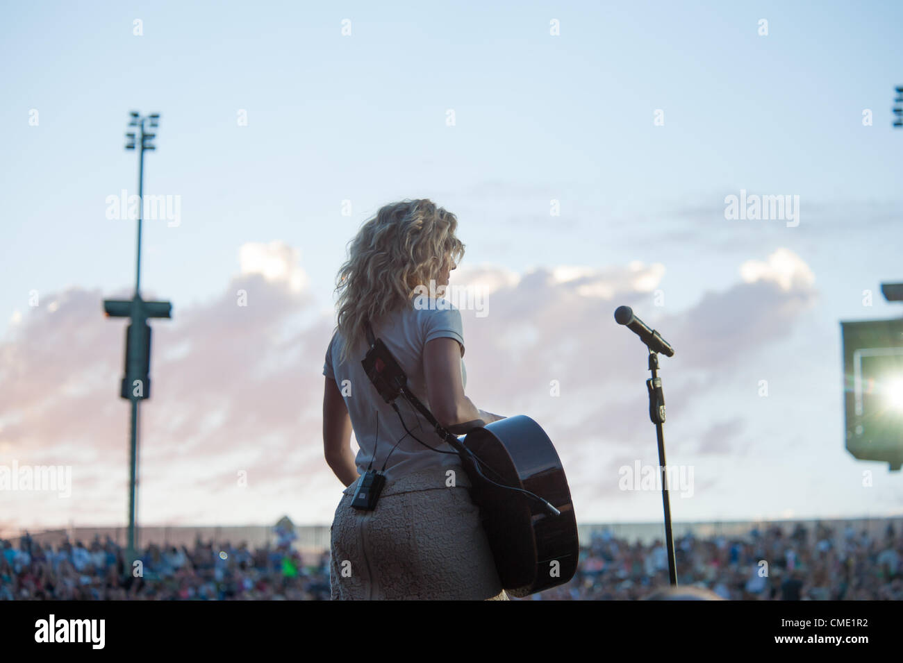 Singer kimberly perry band perry hi-res stock photography and images ...