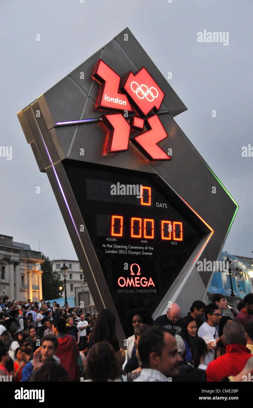 9pm clock hi-res stock photography and images - Alamy