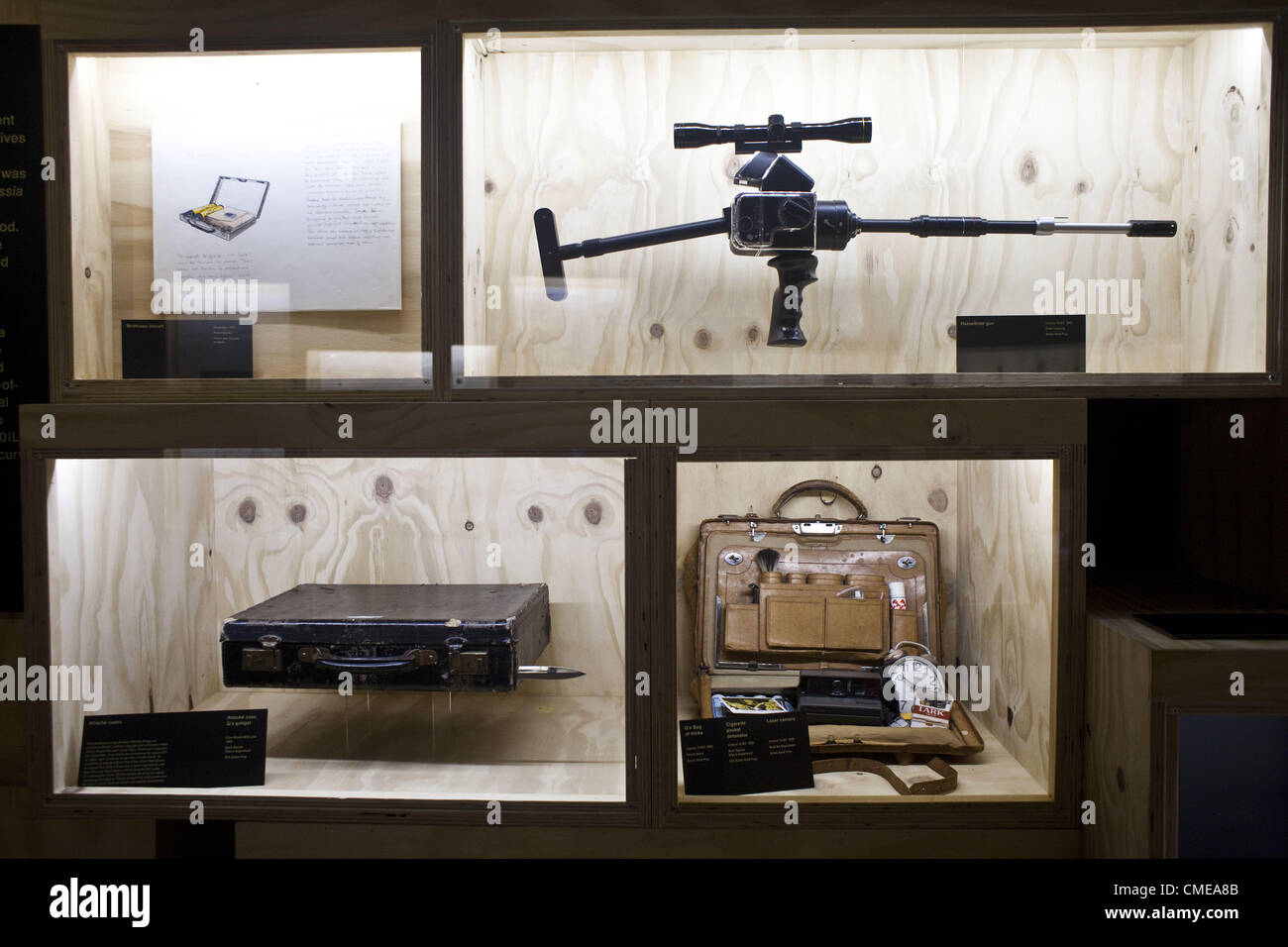 James bond set design hi-res stock photography and images - Alamy