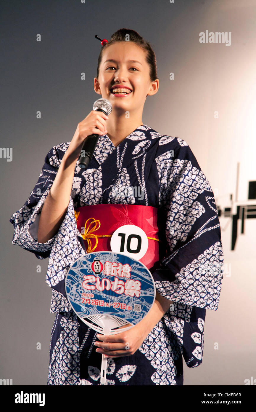 July 27 2012, Tokyo, Japan The winner of "Shimbashi Net Award" Lisa ...