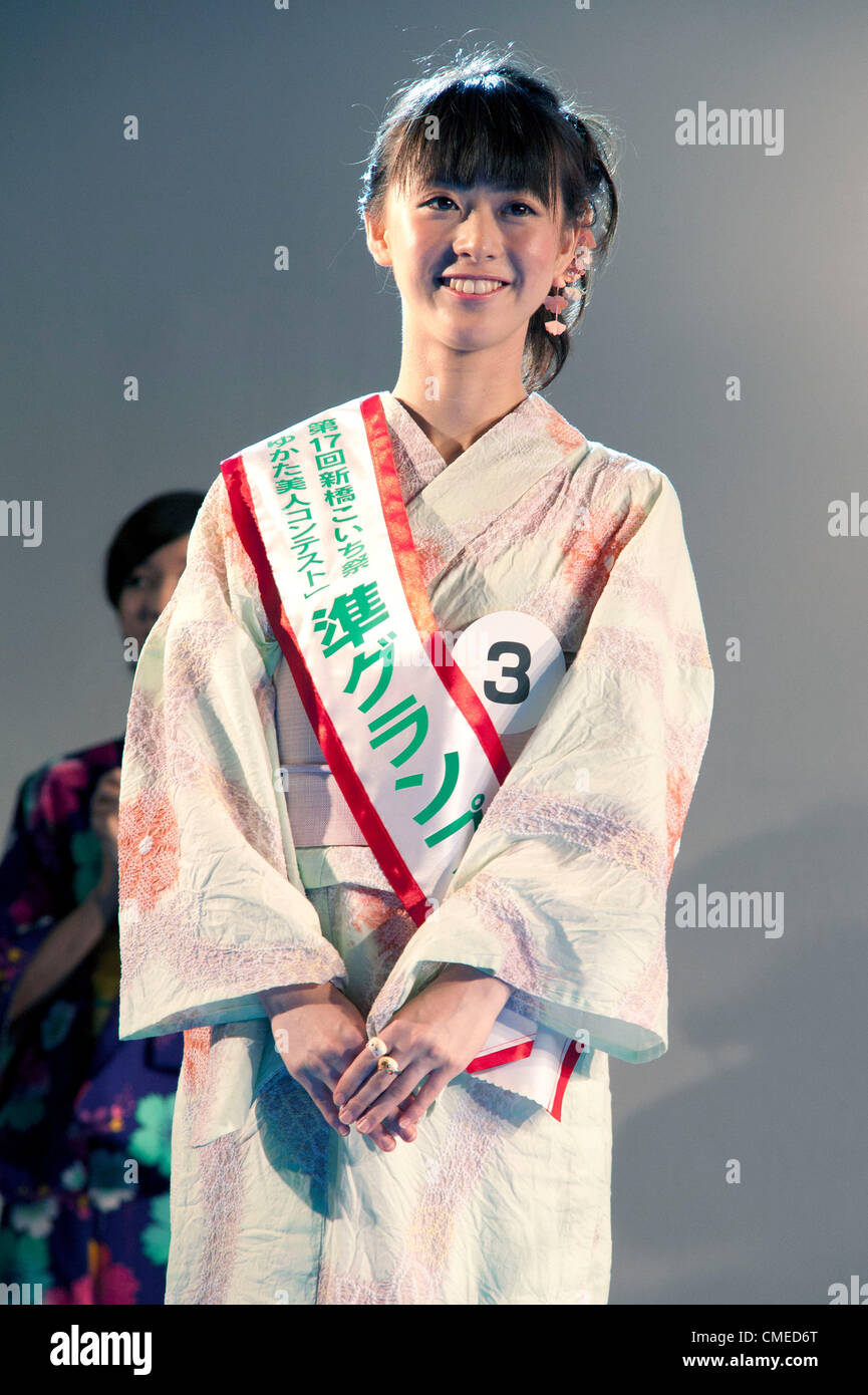 Beauty contest runner up hi-res stock photography and images - Alamy