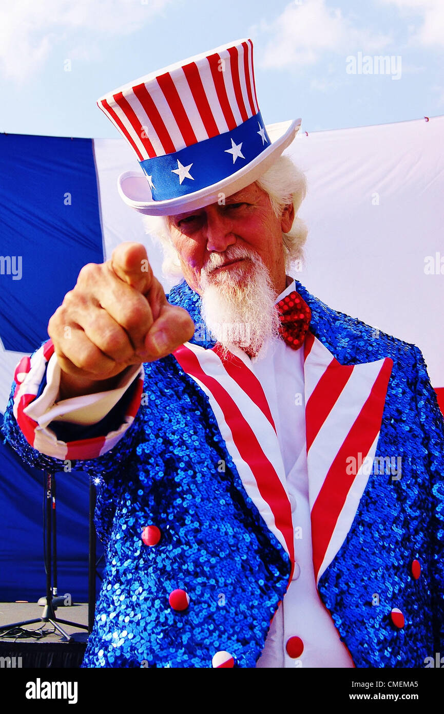 John Evans dressed as Uncle Sam revs up the crowd and posed for ...