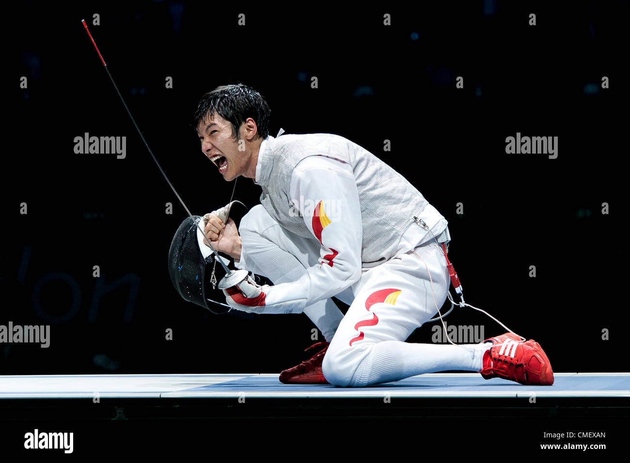 31.07.2012. London, England. Chinas Sheng Lee (CHN) celebrates narrowly ...