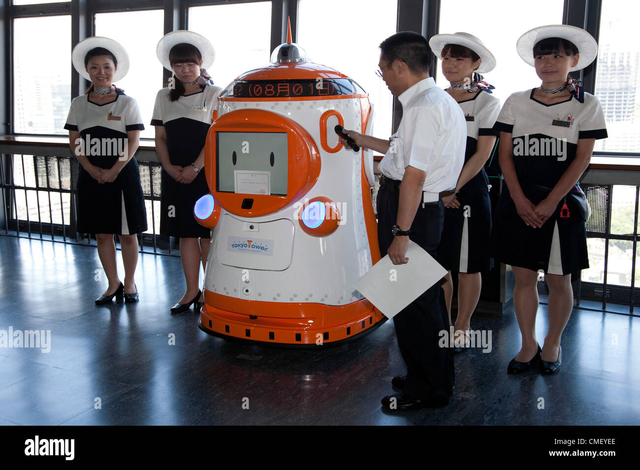 August 01 2012, Tokyo, Japan - The new robot guide "Tawabo" speaks in ...
