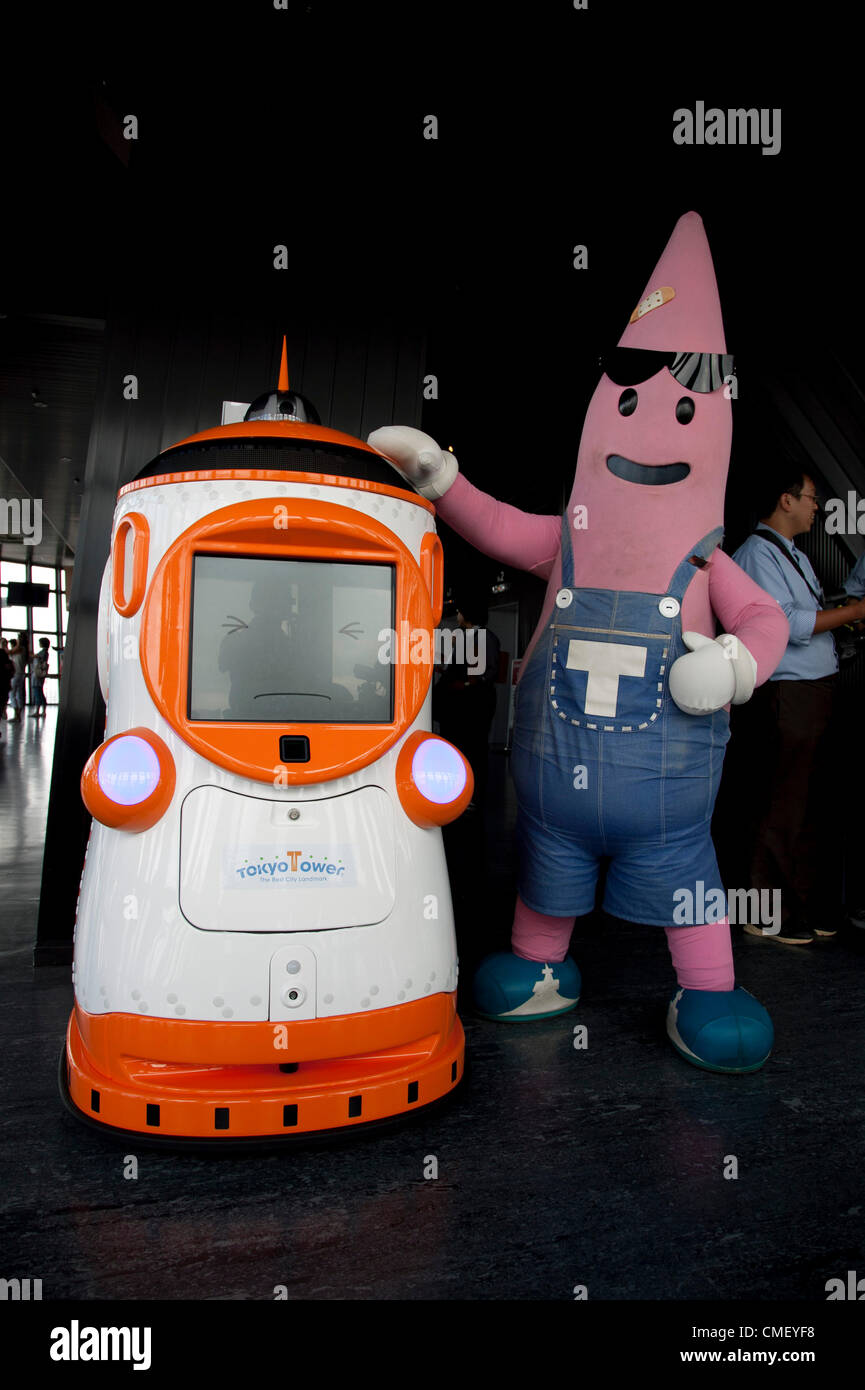 August 01 2012, Tokyo, Japan - (L to R) The new robot guide "Tawabo ...