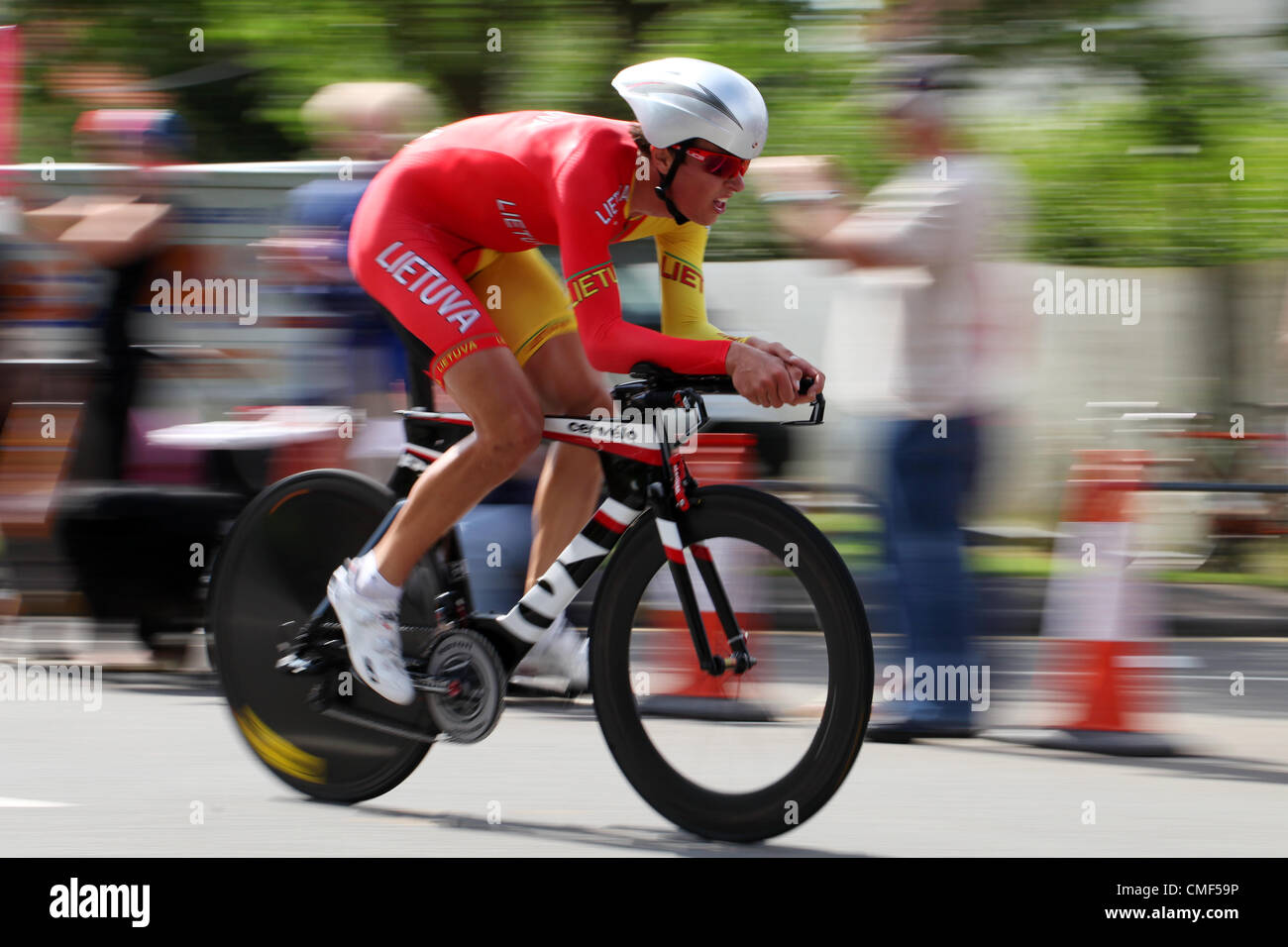 The Mens individual time trial cycling event passes through Cobham ...