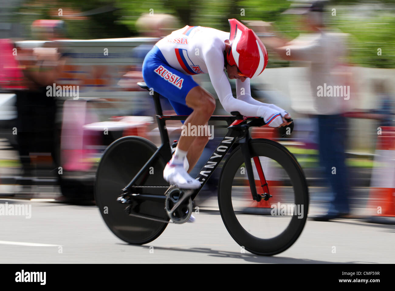 The Mens individual time trial cycling event passes through Cobham ...