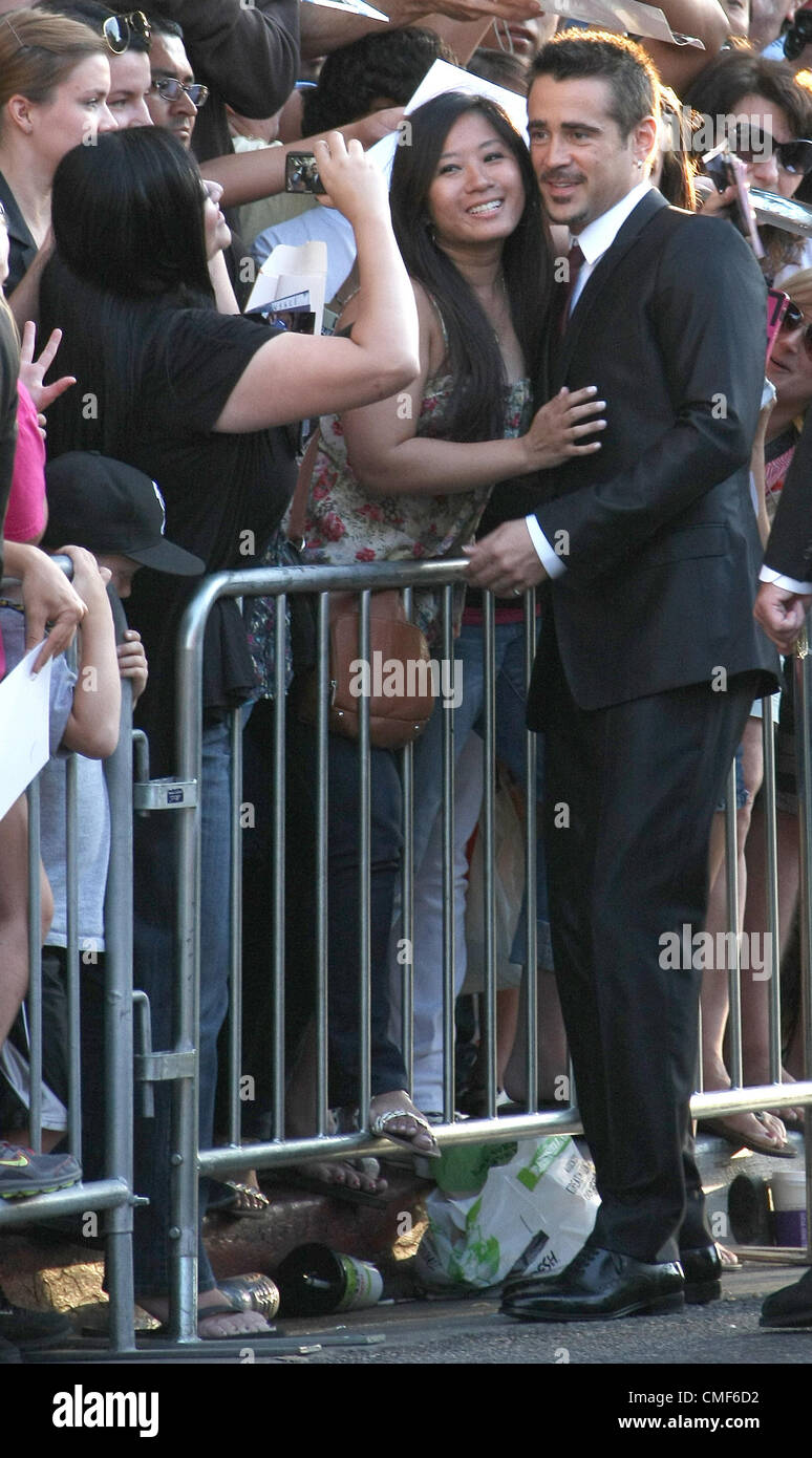 COLIN FARRELL & FAN TOTAL RECALL. PREMIERE HOLLYWOOD LOS ANGELES ...